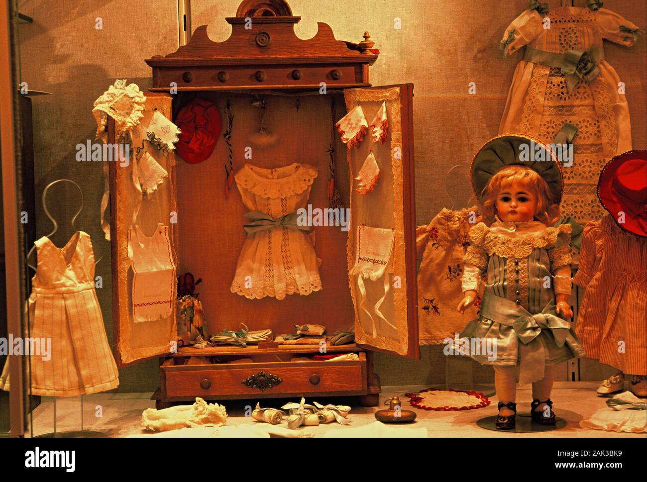 Doll furniture hi-res stock photography and images - Alamy
