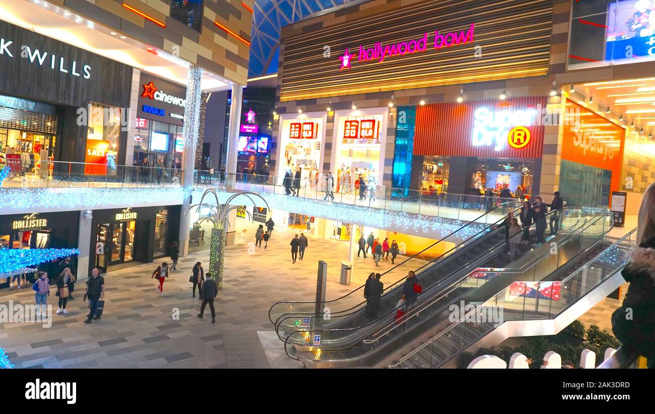 Into Shpping Centre Watford, London, England Stock Photo - Alamy