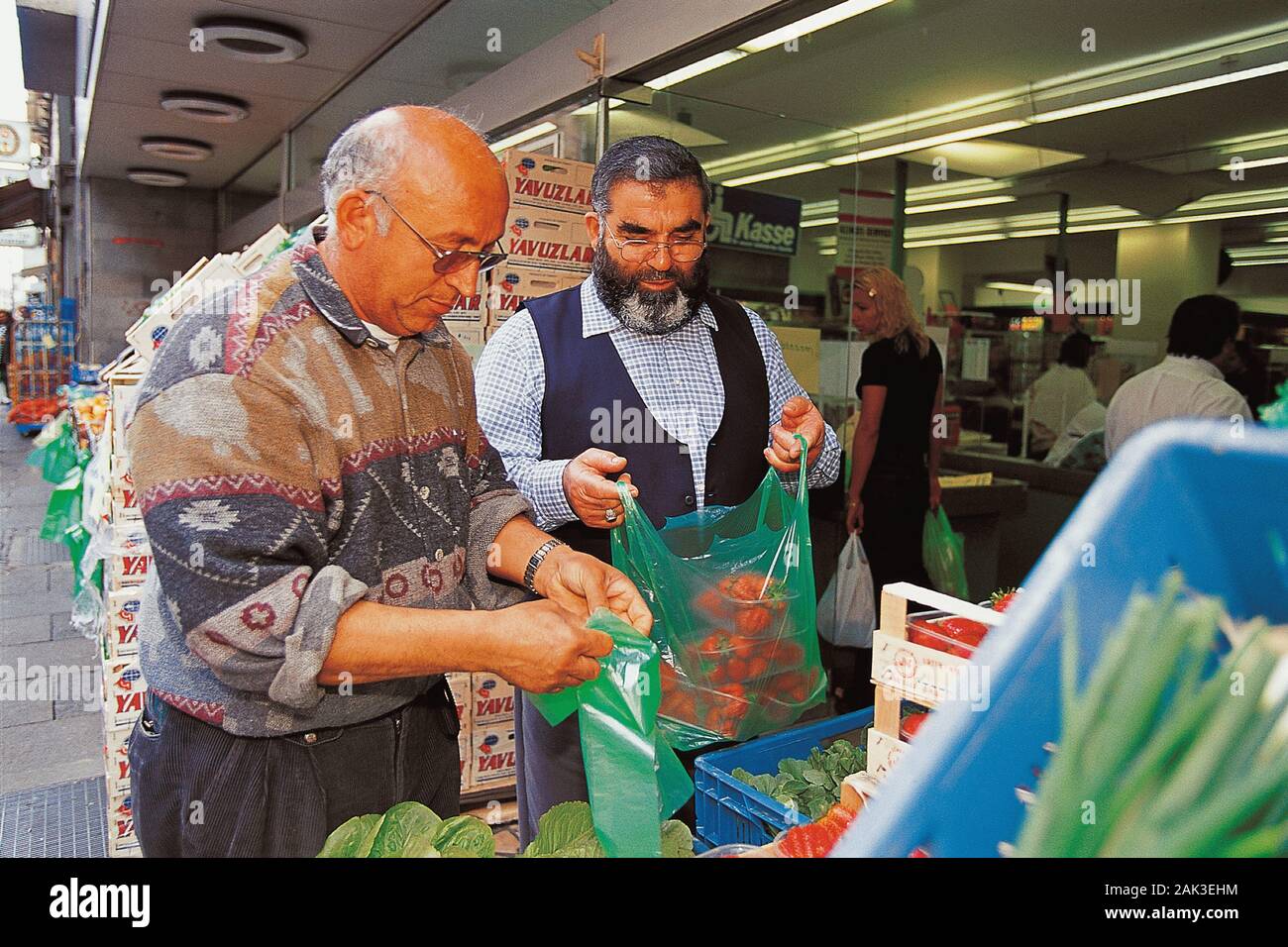 The markets in Frankfurt, Germany, are multicultural. (undated picture ...