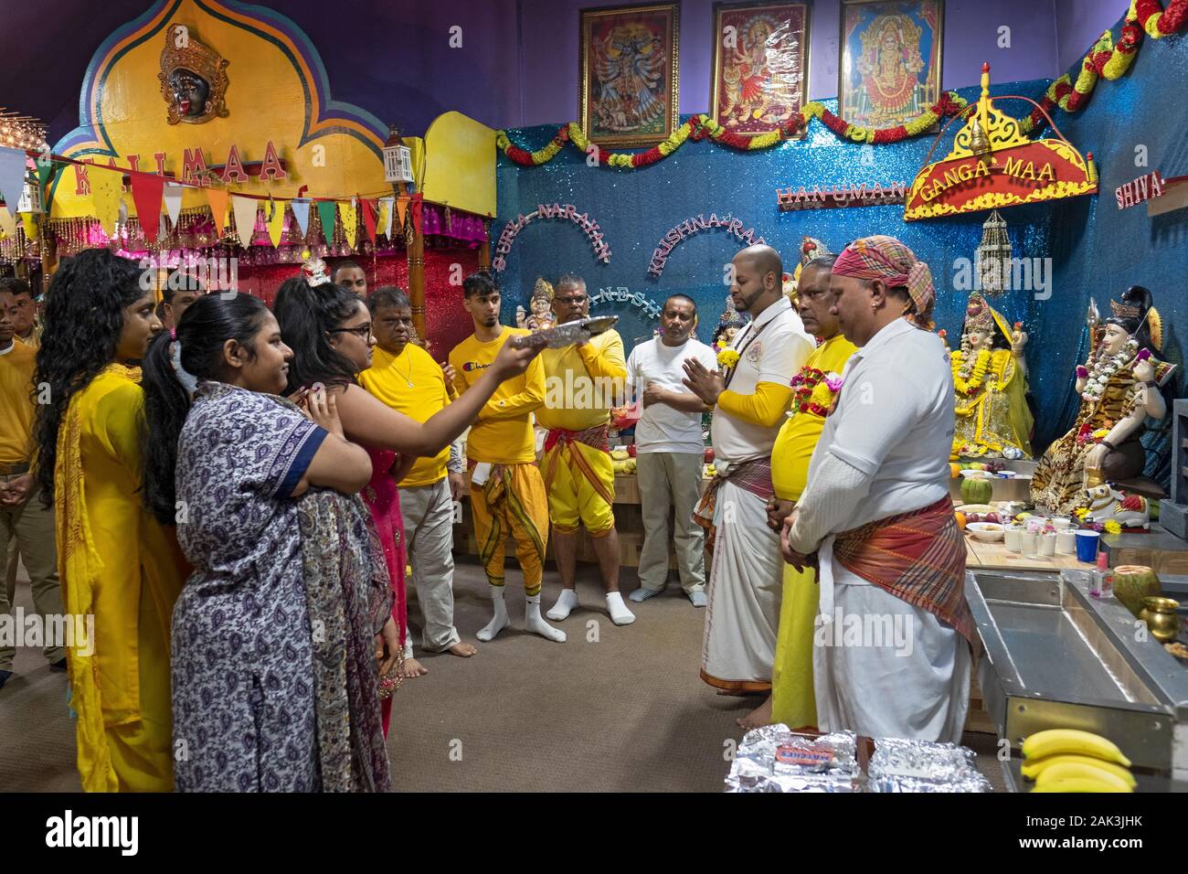 Mandir arti hi-res stock photography and images - Alamy