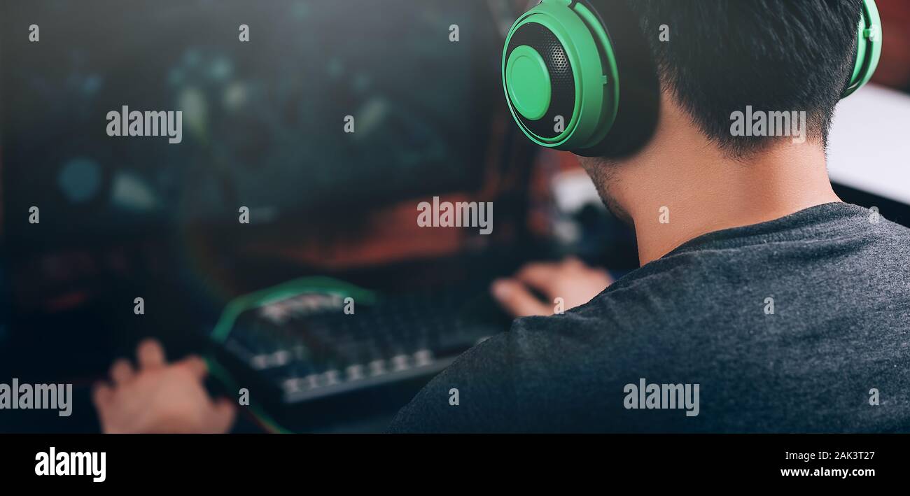Back view man gamer in hi-res stock photography and images - Alamy