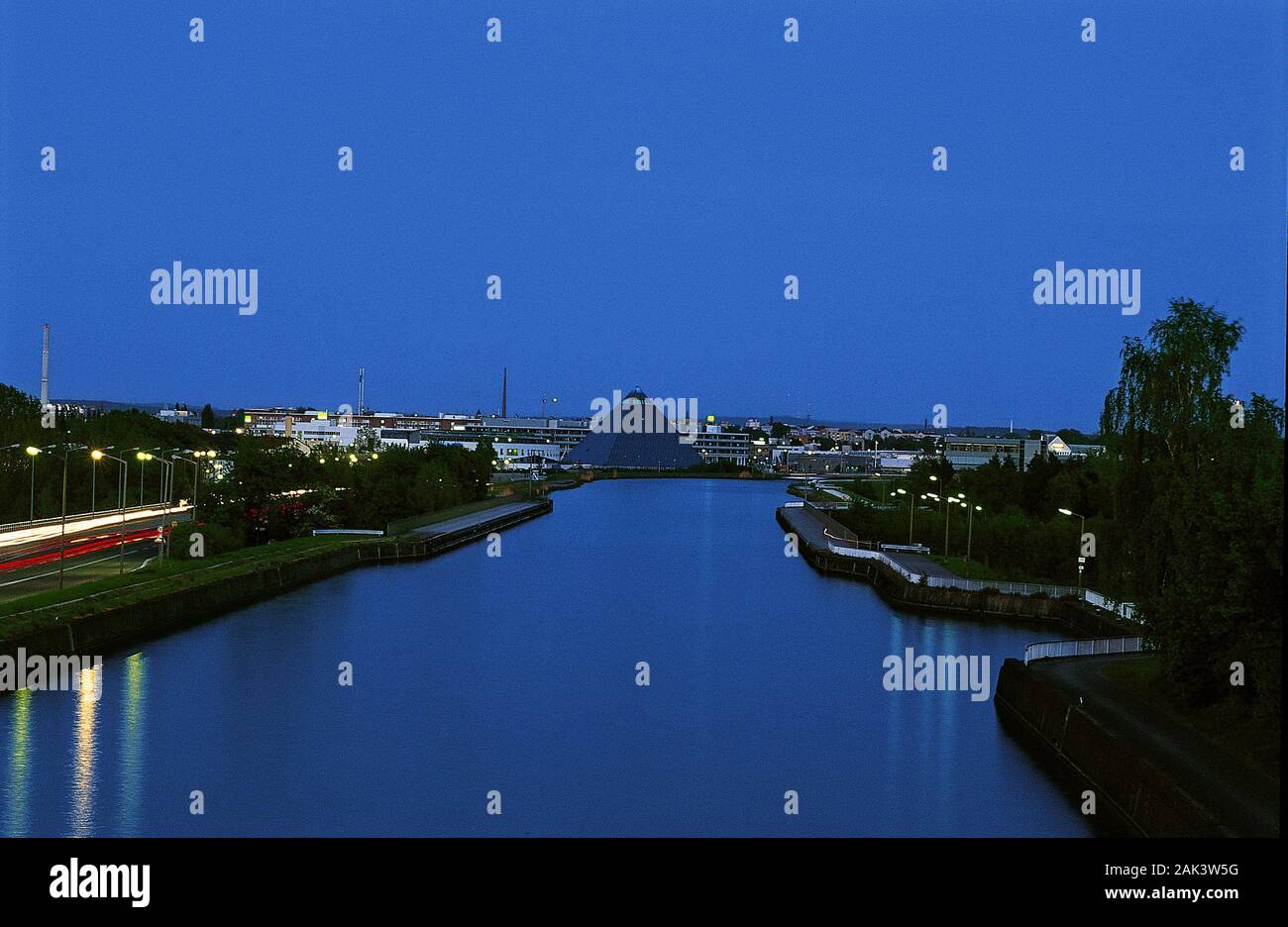 Undated pyramid hi-res stock photography and images - Alamy