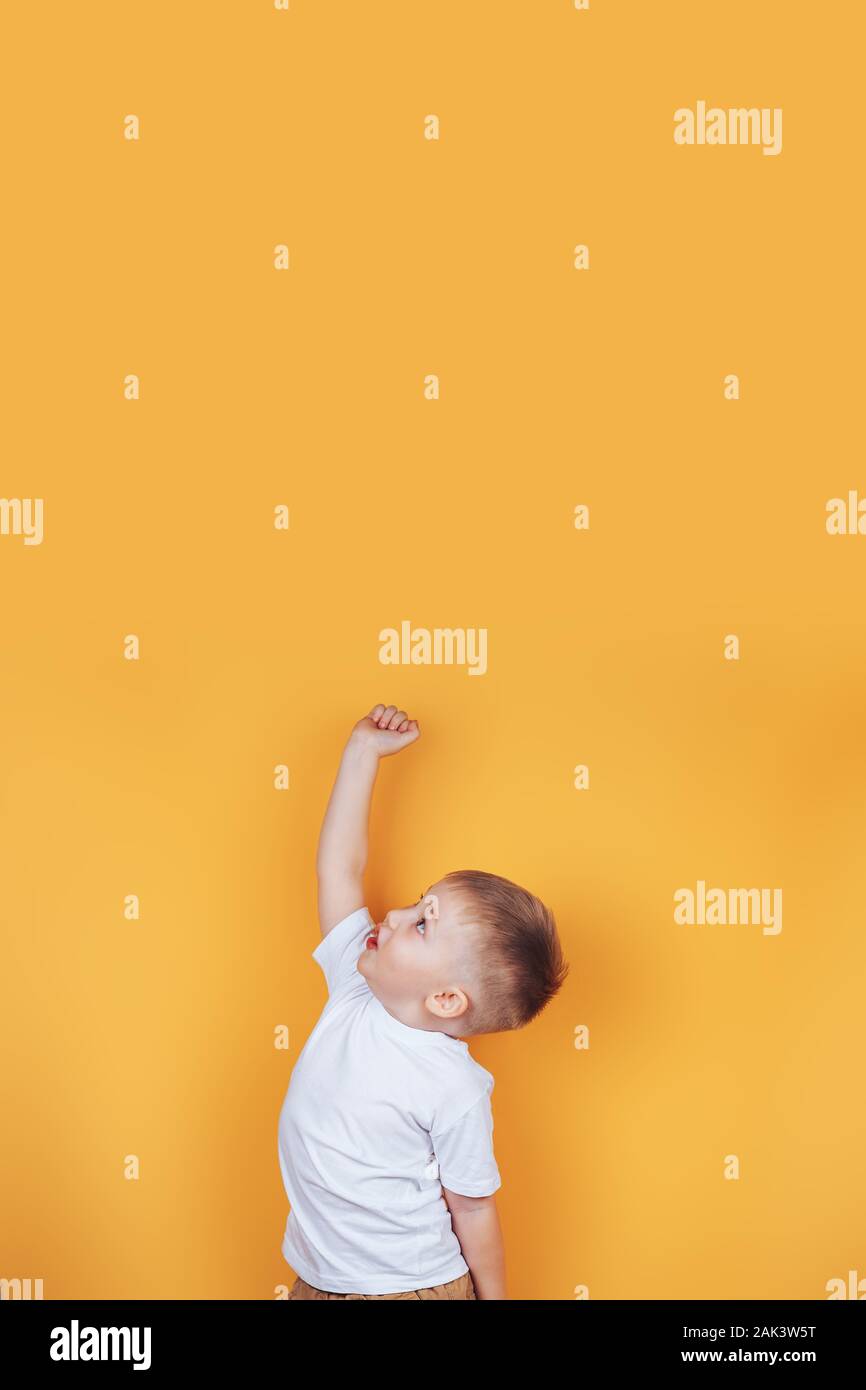 child pointing above him Stock Photo - Alamy