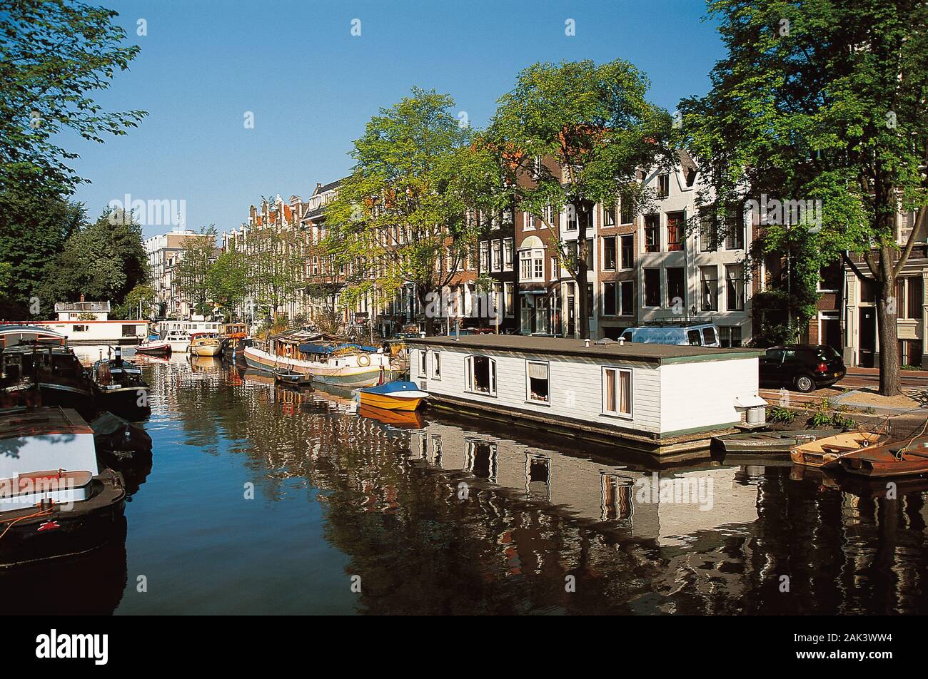 The Achtergracht in Amsterdam is lined by houseboats. About 3000 ...