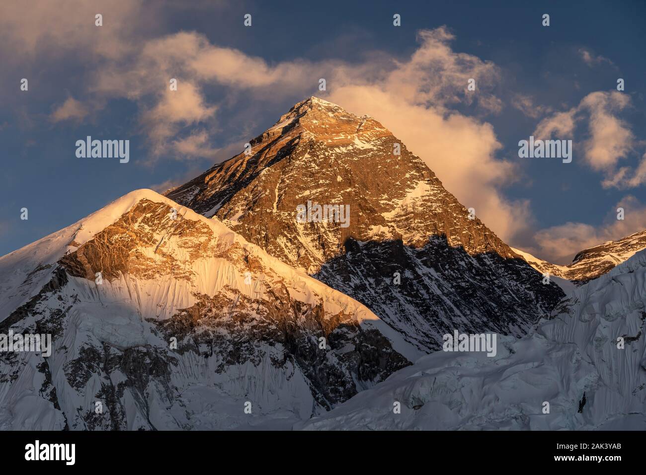 Sunset over everest mountain hi-res stock photography and images - Alamy