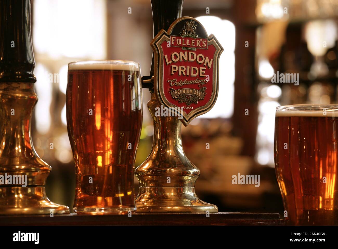 Real Ale Pints im Black Friar Pub im Stadtteil Blackfriars, London ...