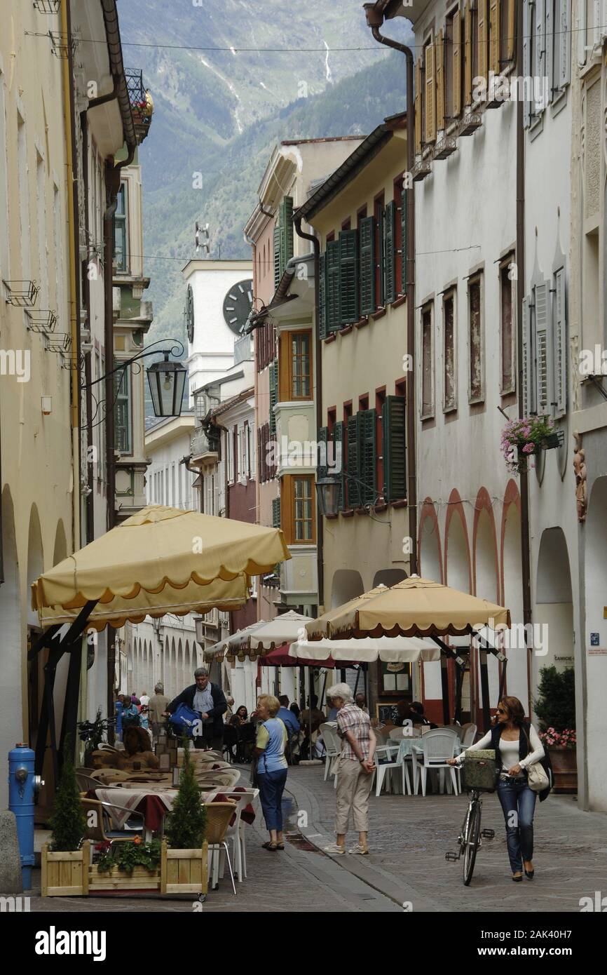 Die Laubengasse in Meran, Südtirol, Italien | usage worldwide Stock ...