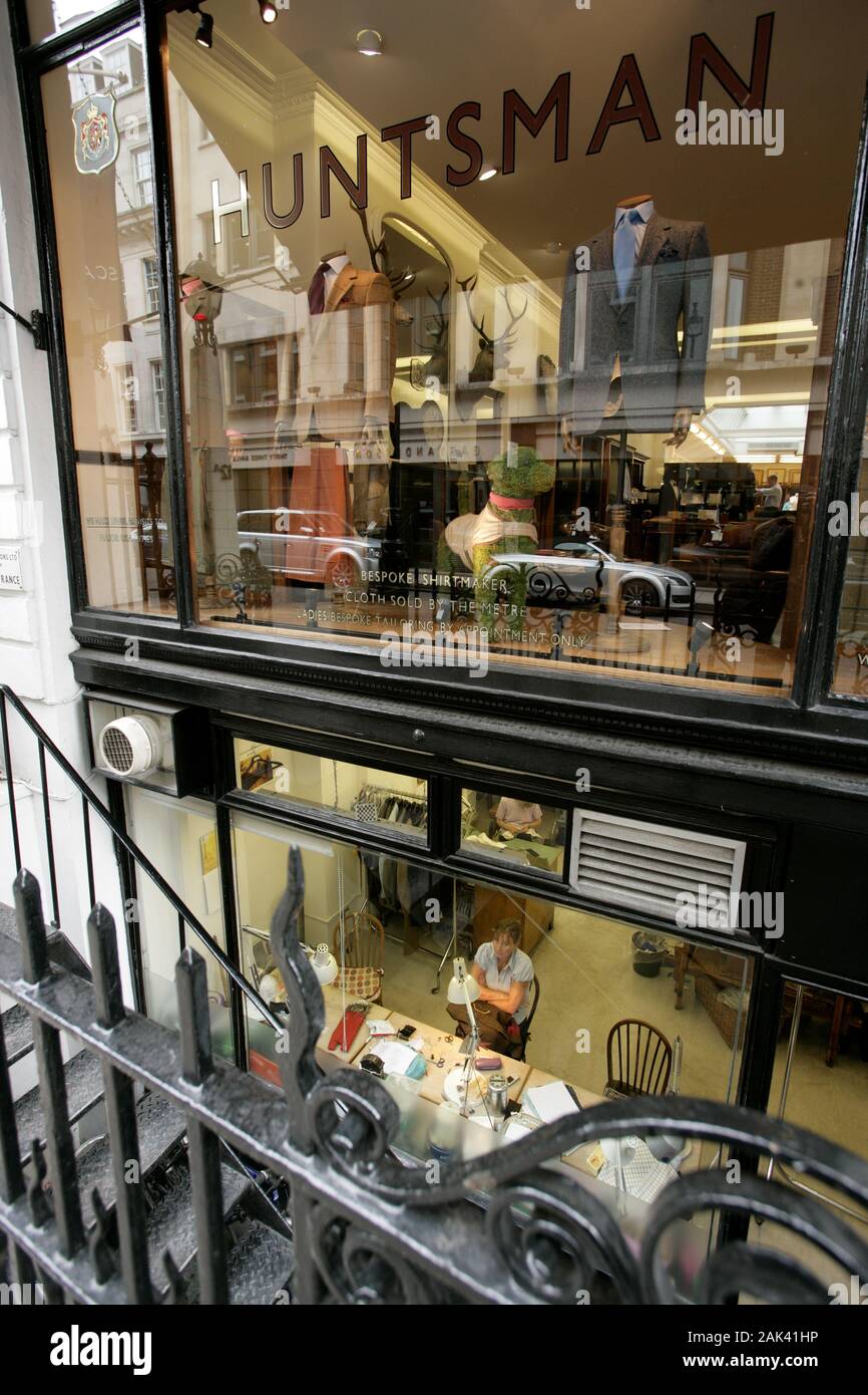 Maßschneiderei HUNTSMAN in der Savile Row in London-Mayfair ...