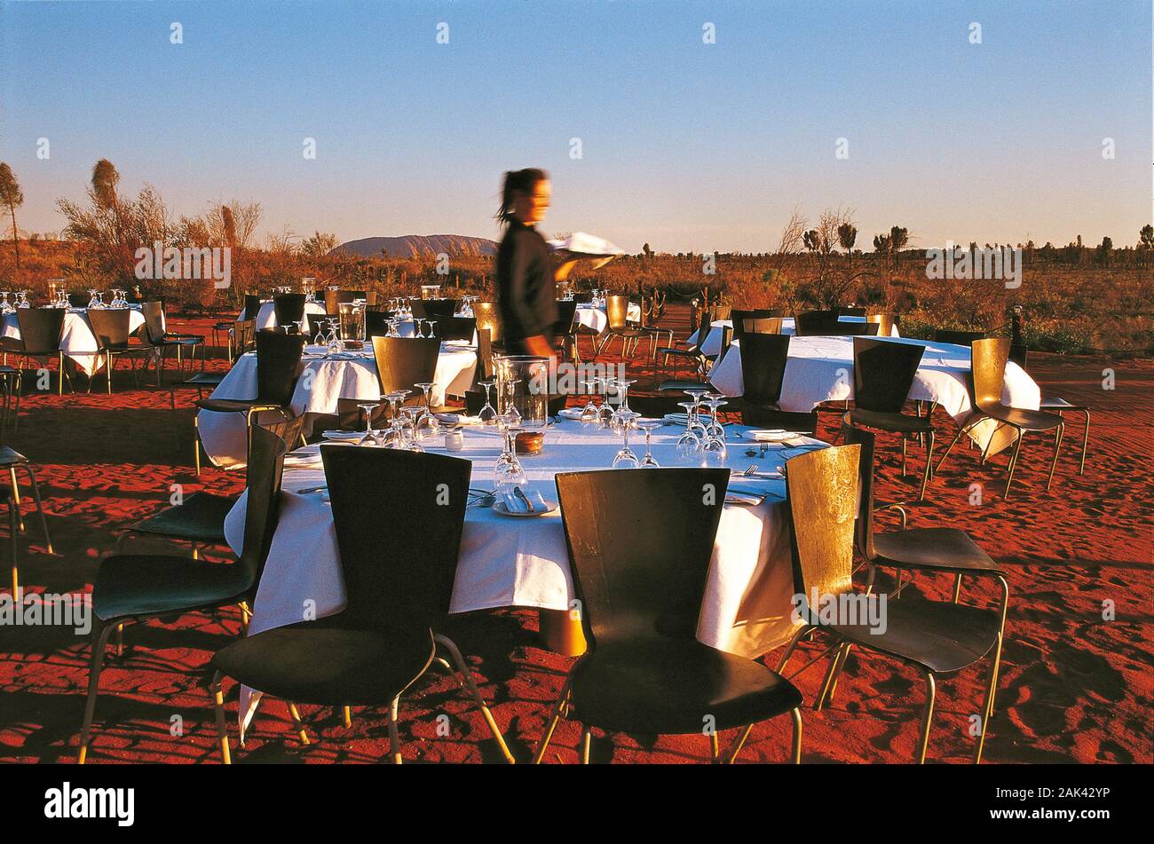 "Sounds of Silence Dinner" vor dem Uluru Rock im Uluru-Kata Tjuta ...