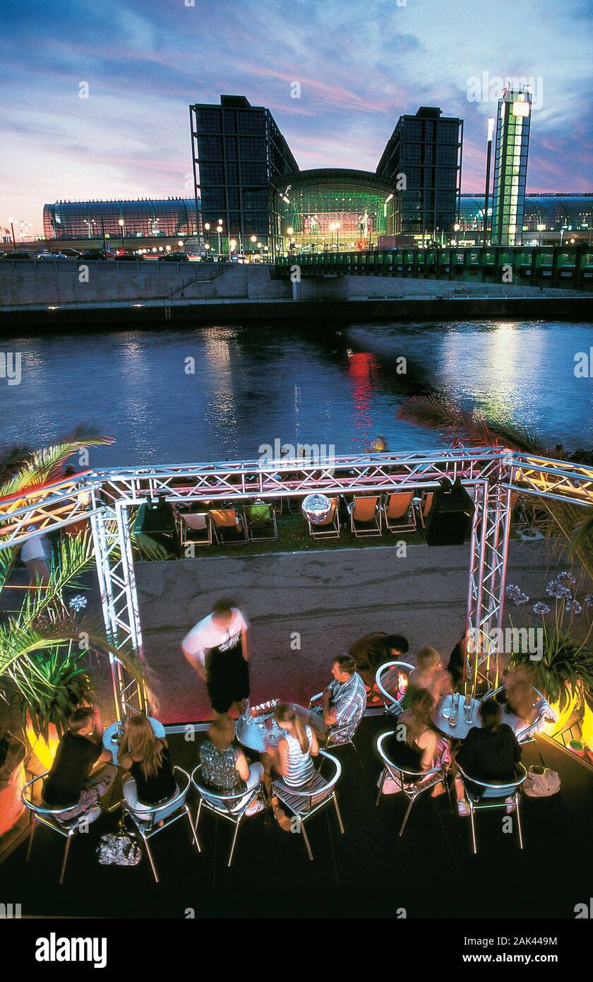 Strandbar am Spreebogen, am Abend, Berlin | usage worldwide Stock Photo ...