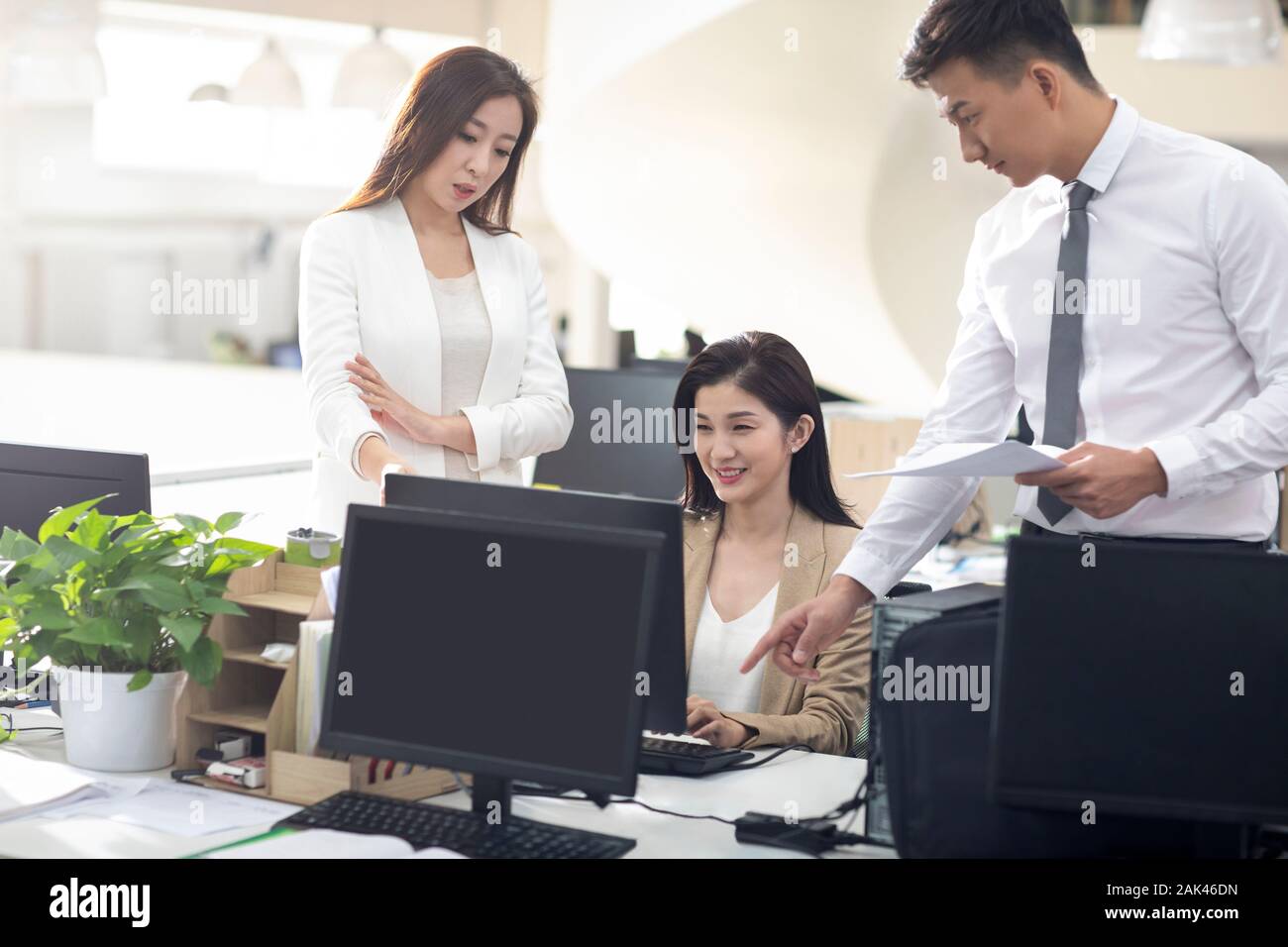 Chinese business people working in office Stock Photo - Alamy