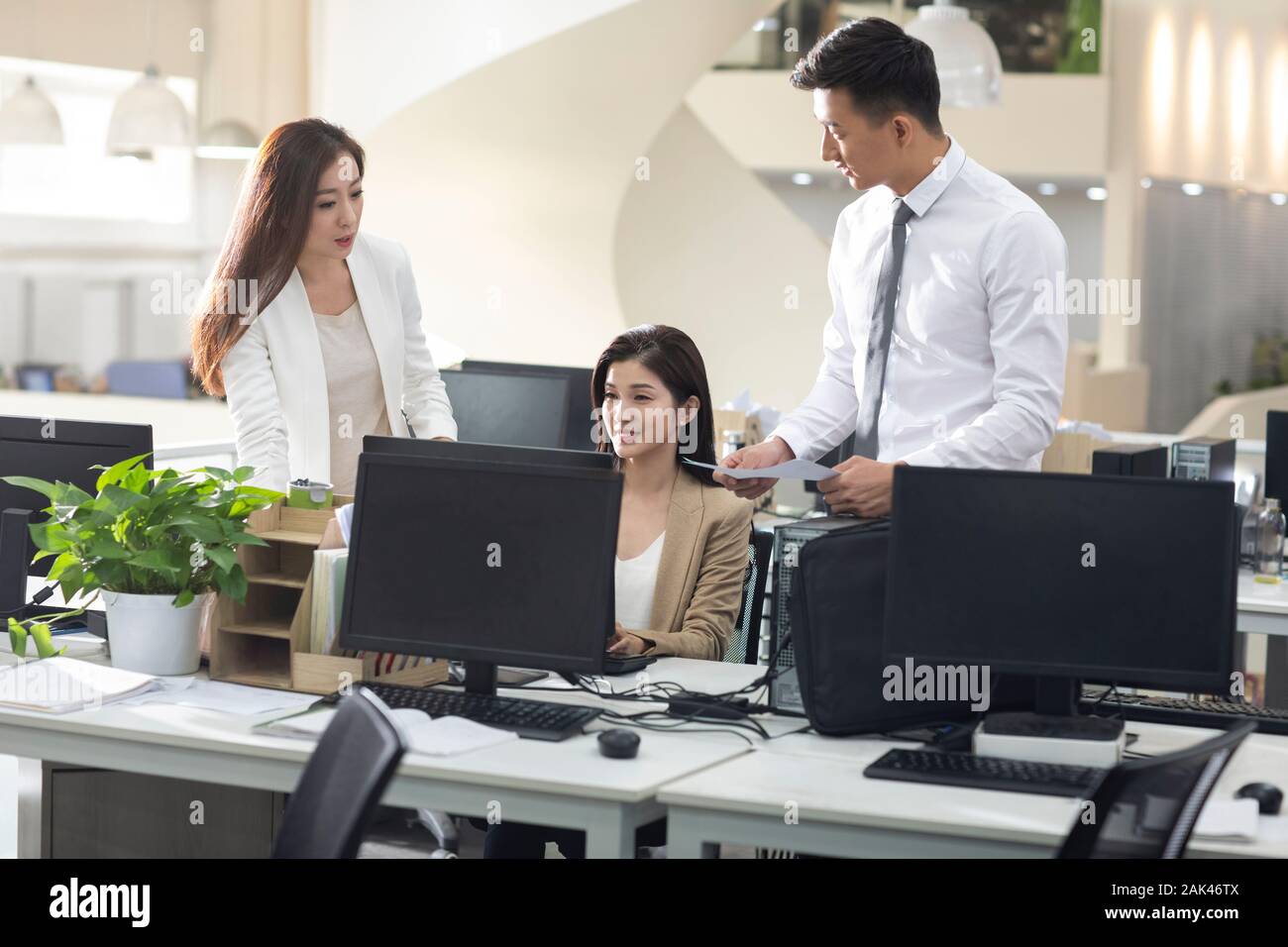 Chinese business people working in office Stock Photo - Alamy