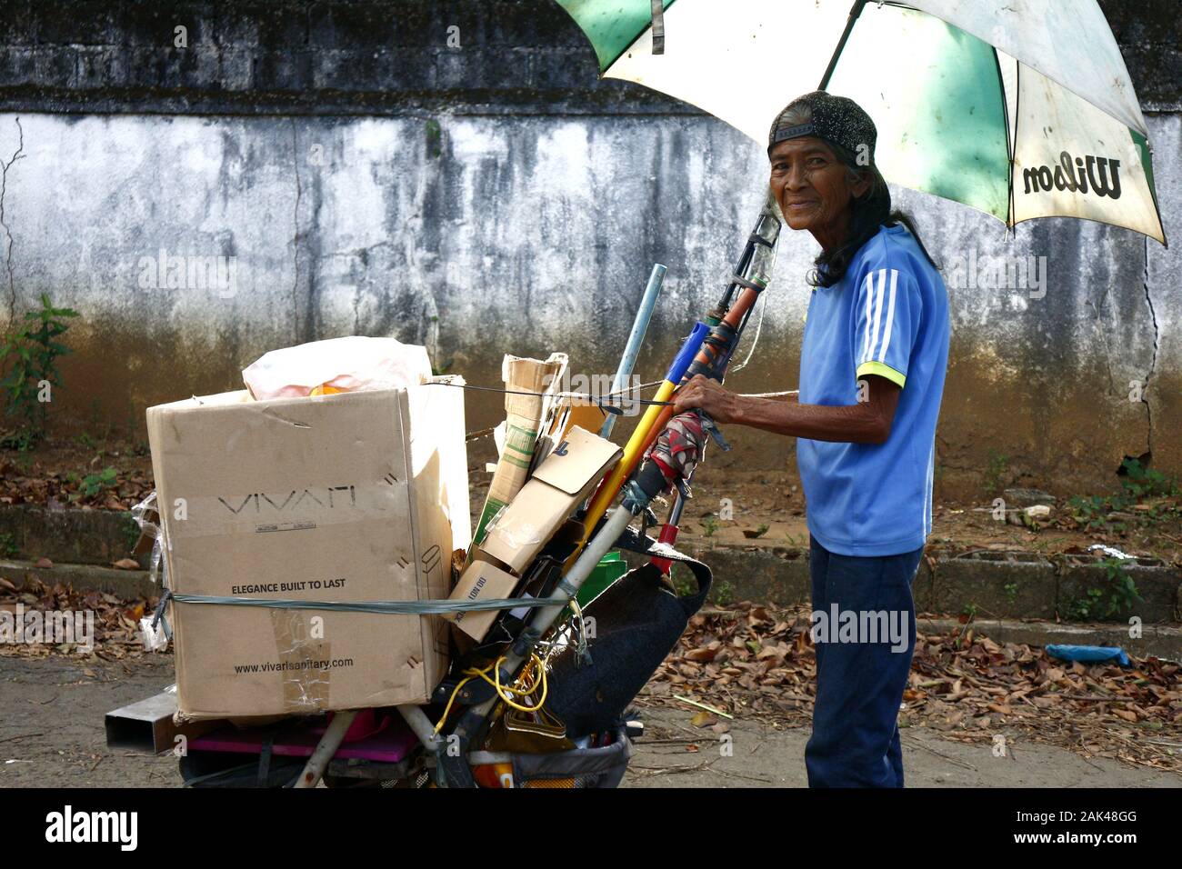 Garbage collector woman hi-res stock photography and images - Alamy