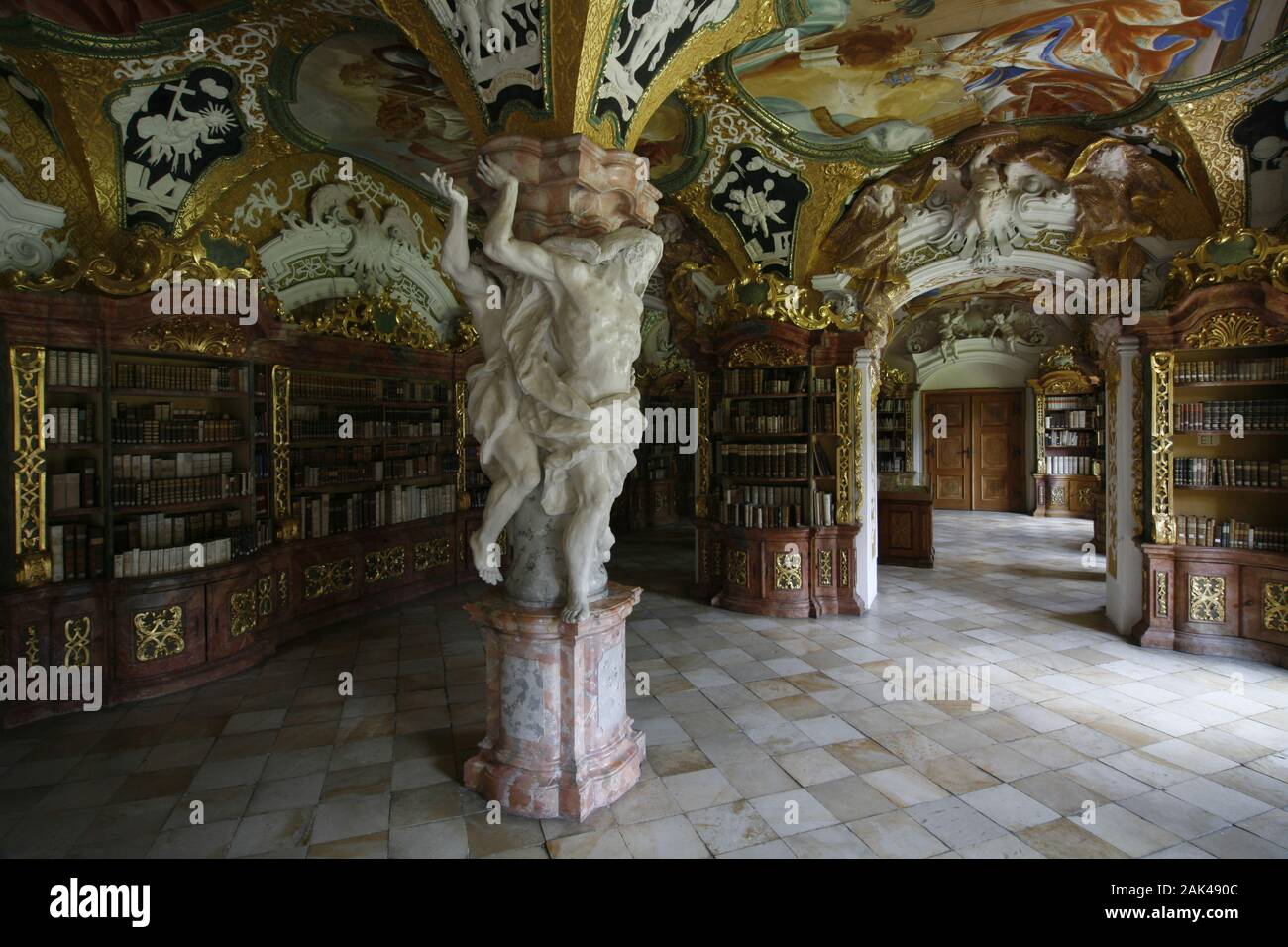 Innenansicht der Klosterbibliothek in Metten, Bay. Wald | usage ...