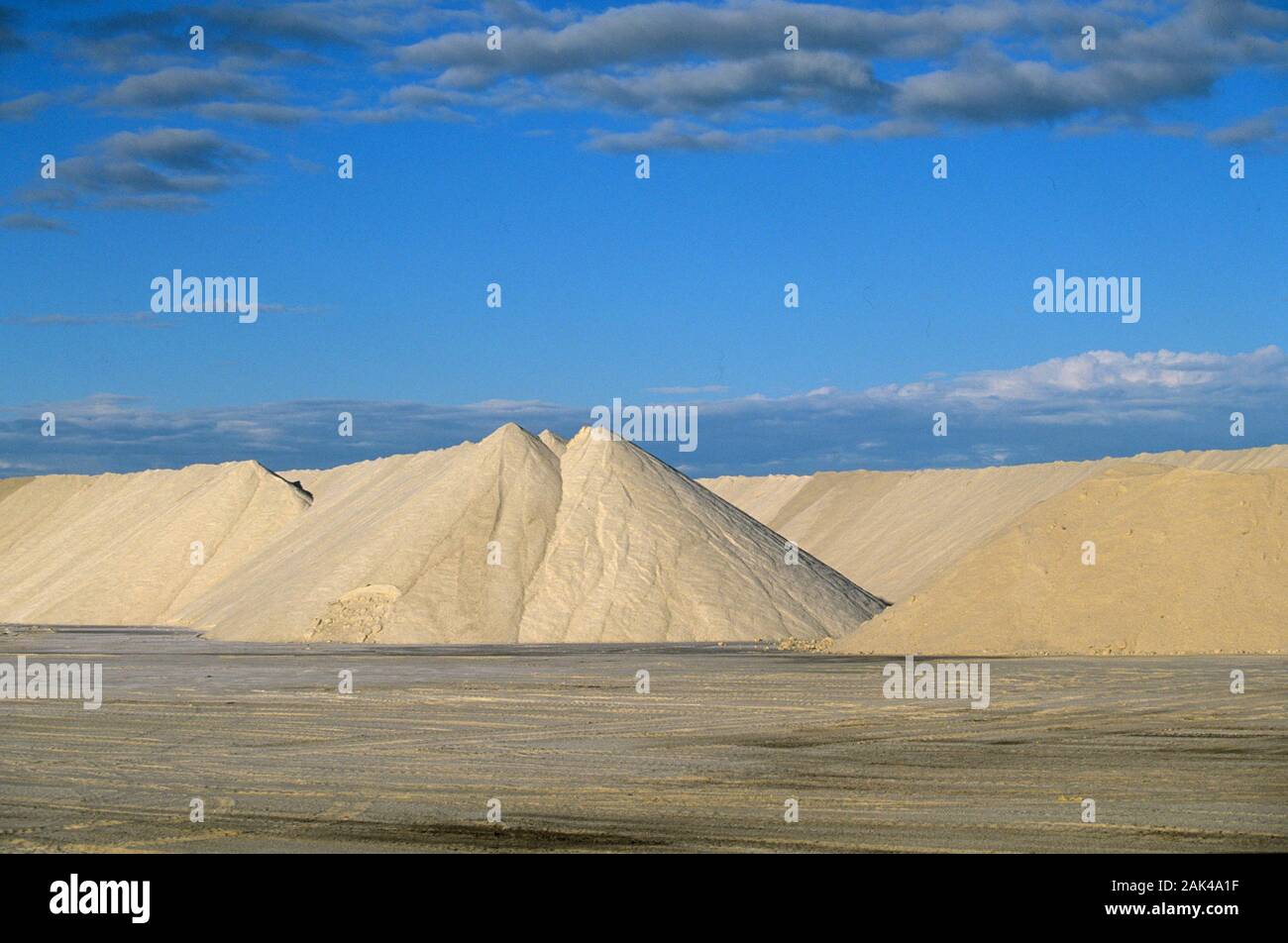 France: Provence - Salt Production in the Camargue | usage worldwide ...