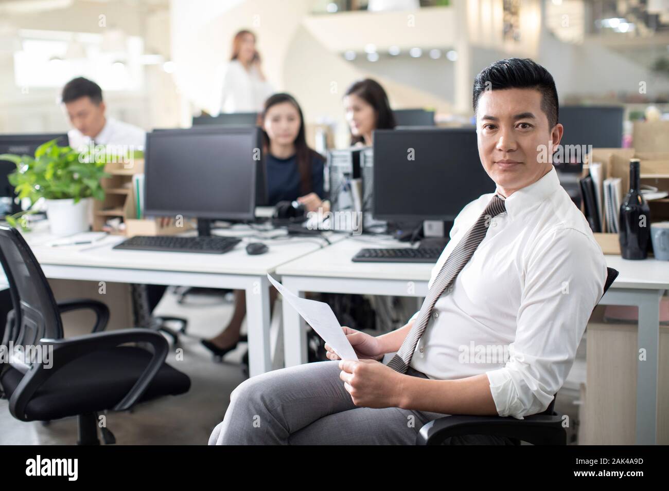 Chinese business people working in office Stock Photo - Alamy