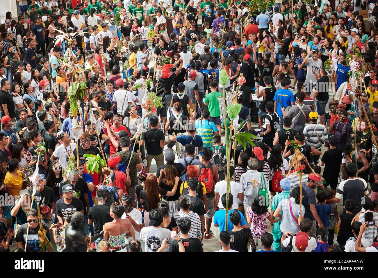 Filipino crowd hi-res stock photography and images - Alamy