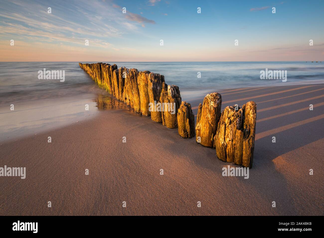 Wooden piles breakwater hi-res stock photography and images - Alamy