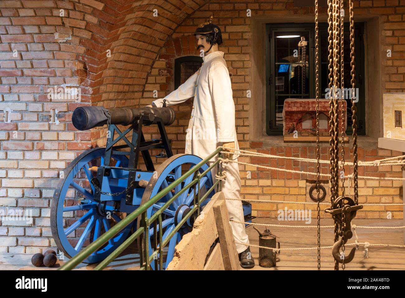 Magdeburg, Germany. 08th Dec, 2019. View of a soldier and a cannon in ...