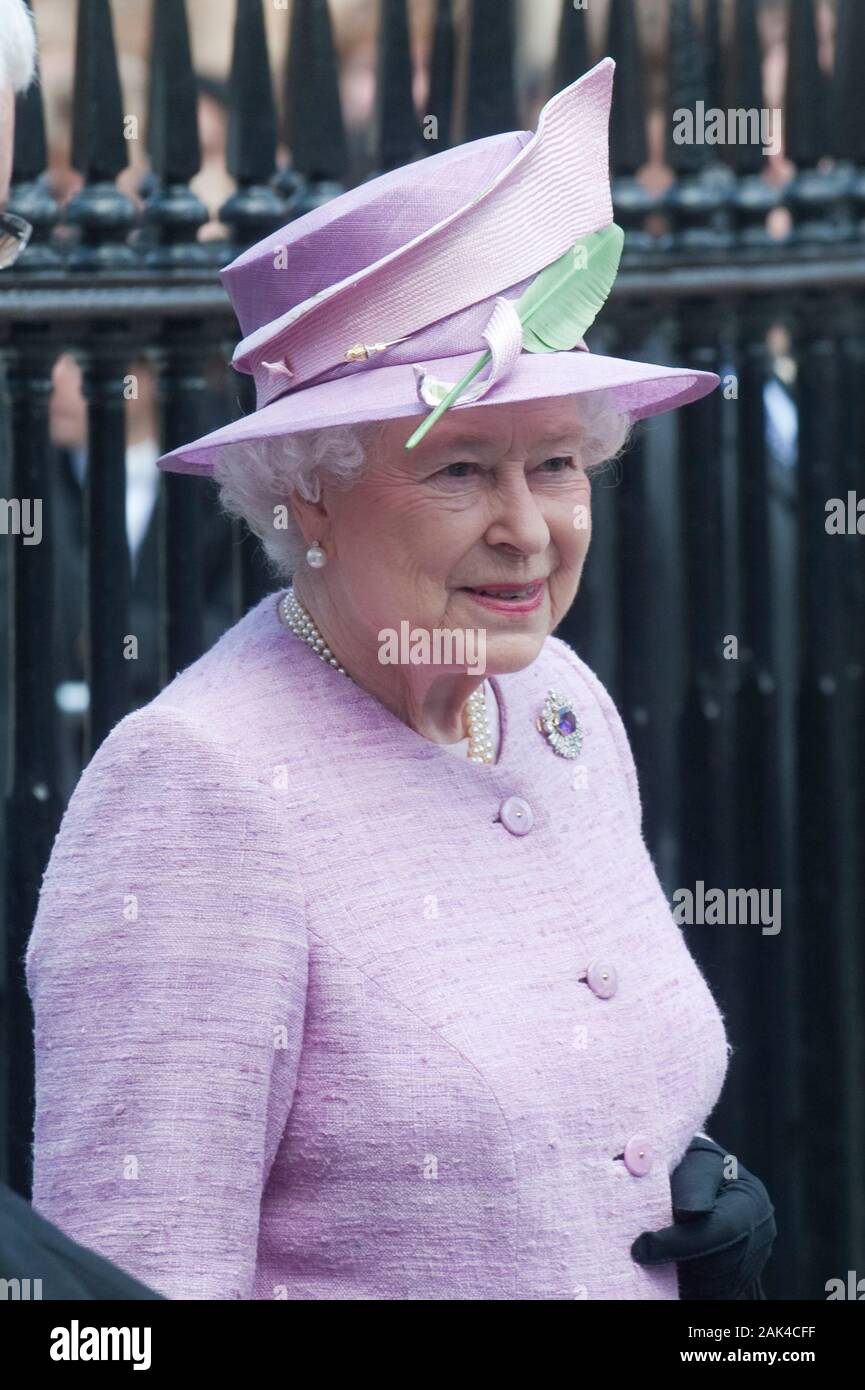 Duke edinburgh in raf uniform hi-res stock photography and images - Alamy
