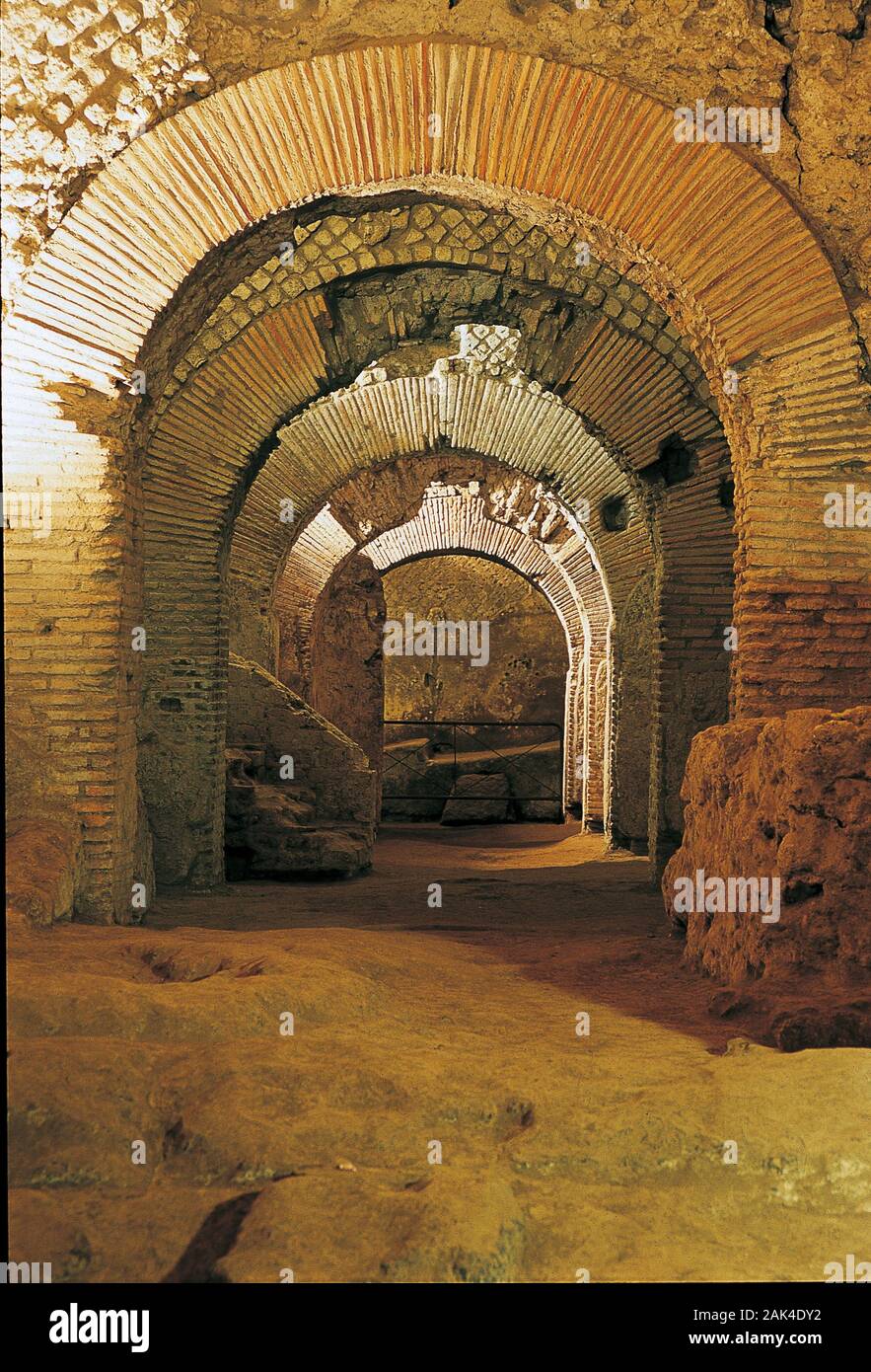 Krypta von San Lorenzo Maggiore in Neapel, Italien | usage worldwide ...