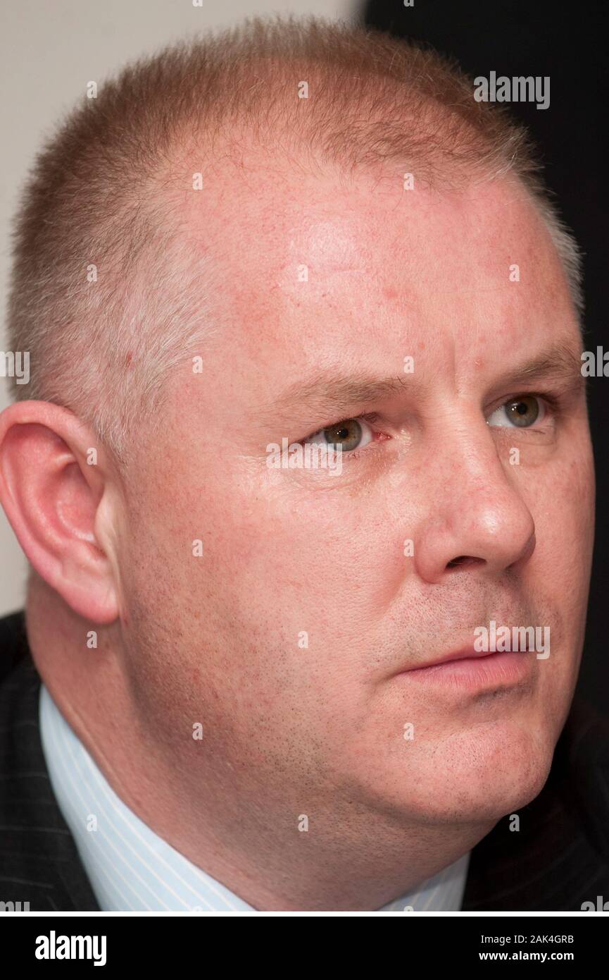 Joanna lumley absolutely fabulous press hi-res stock photography and ...