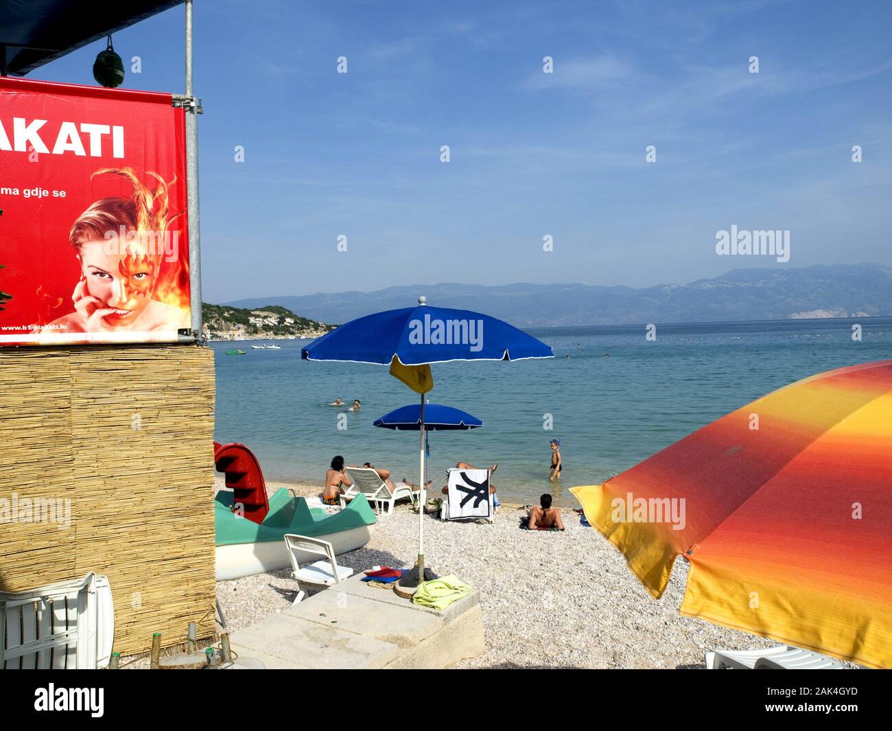 Insel Krk: Strand von Baska, Kroatien | usage worldwide Stock Photo - Alamy