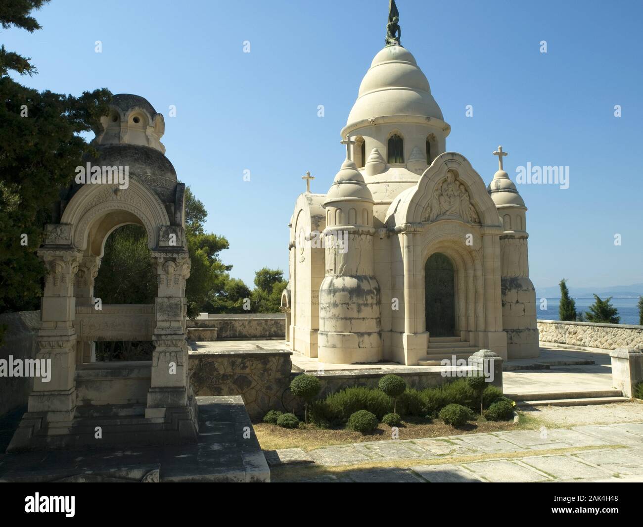 Petrinovic-Mausoleum in Supetar, Kroatien | usage worldwide Stock Photo ...