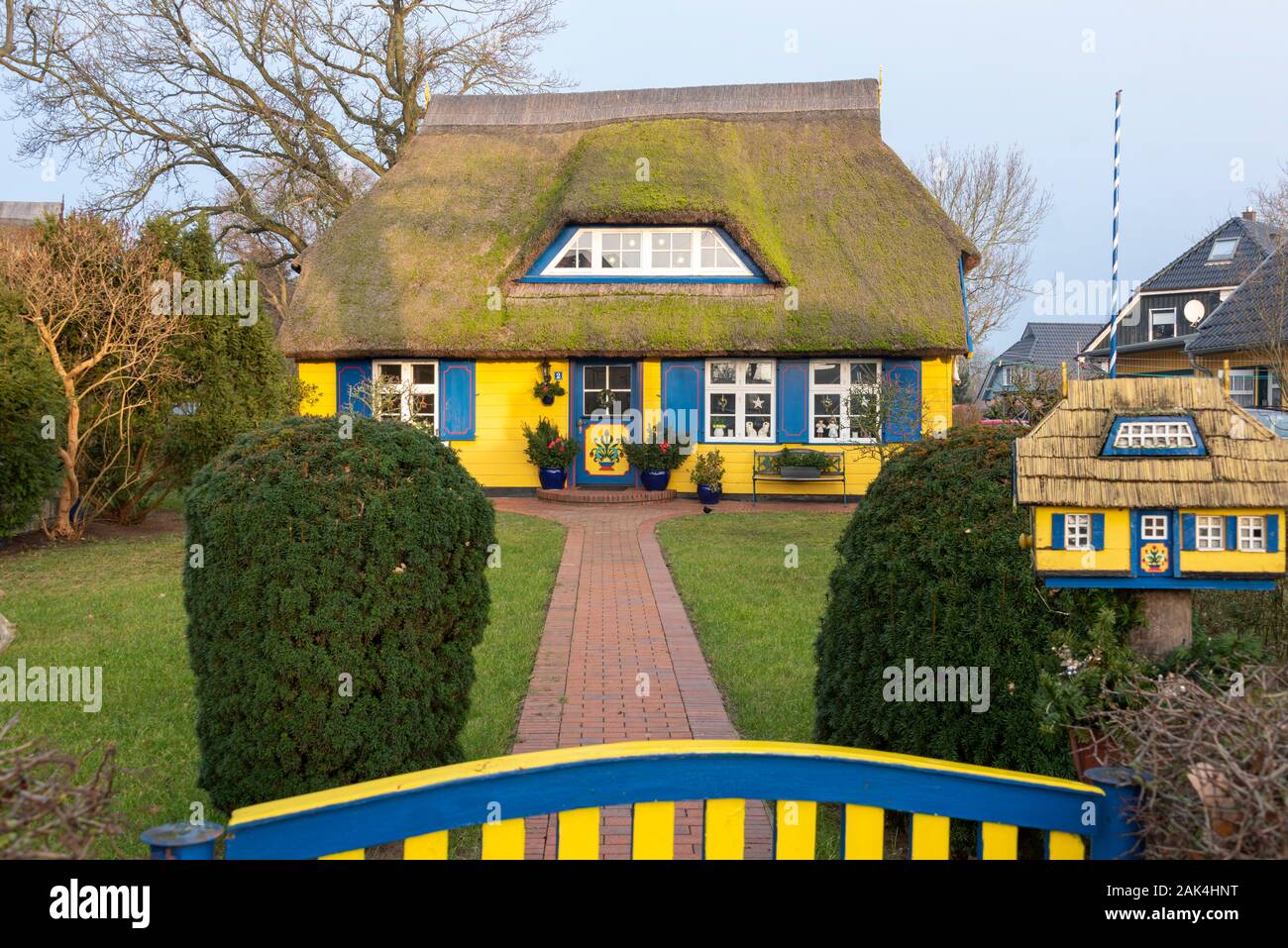 Born, Germany. 02nd Jan, 2020. A traditional fisherman's house stands ...