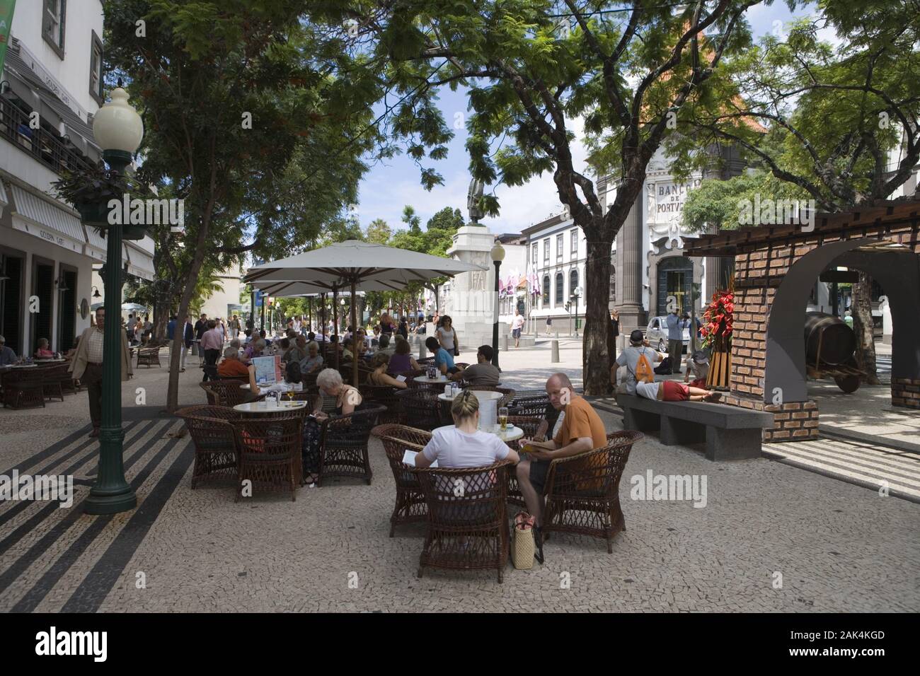 Freisitz des "Golden Gate Grand Café" in Funchal, Madeira, Portugal ...