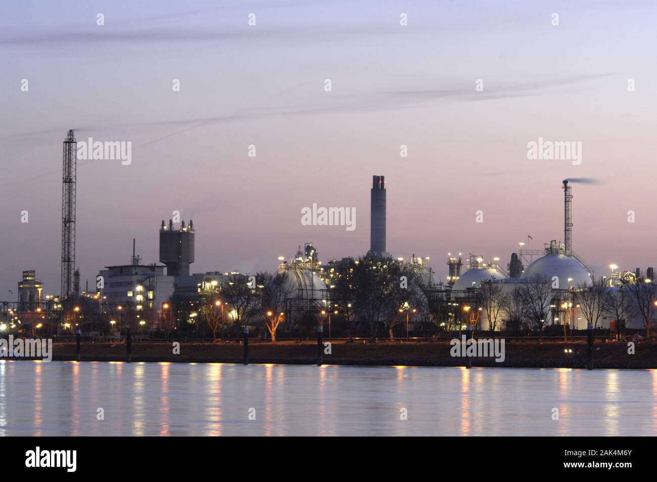 BASF Werksgelände in Ludwigshafen am Rhein Pfalz, Deutschland | usage ...