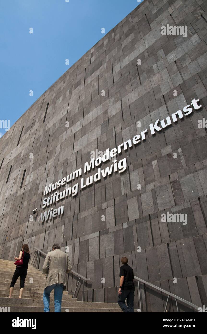 Museum Moderner Kunst (MUMOK), Wien, Österreich | usage worldwide Stock ...