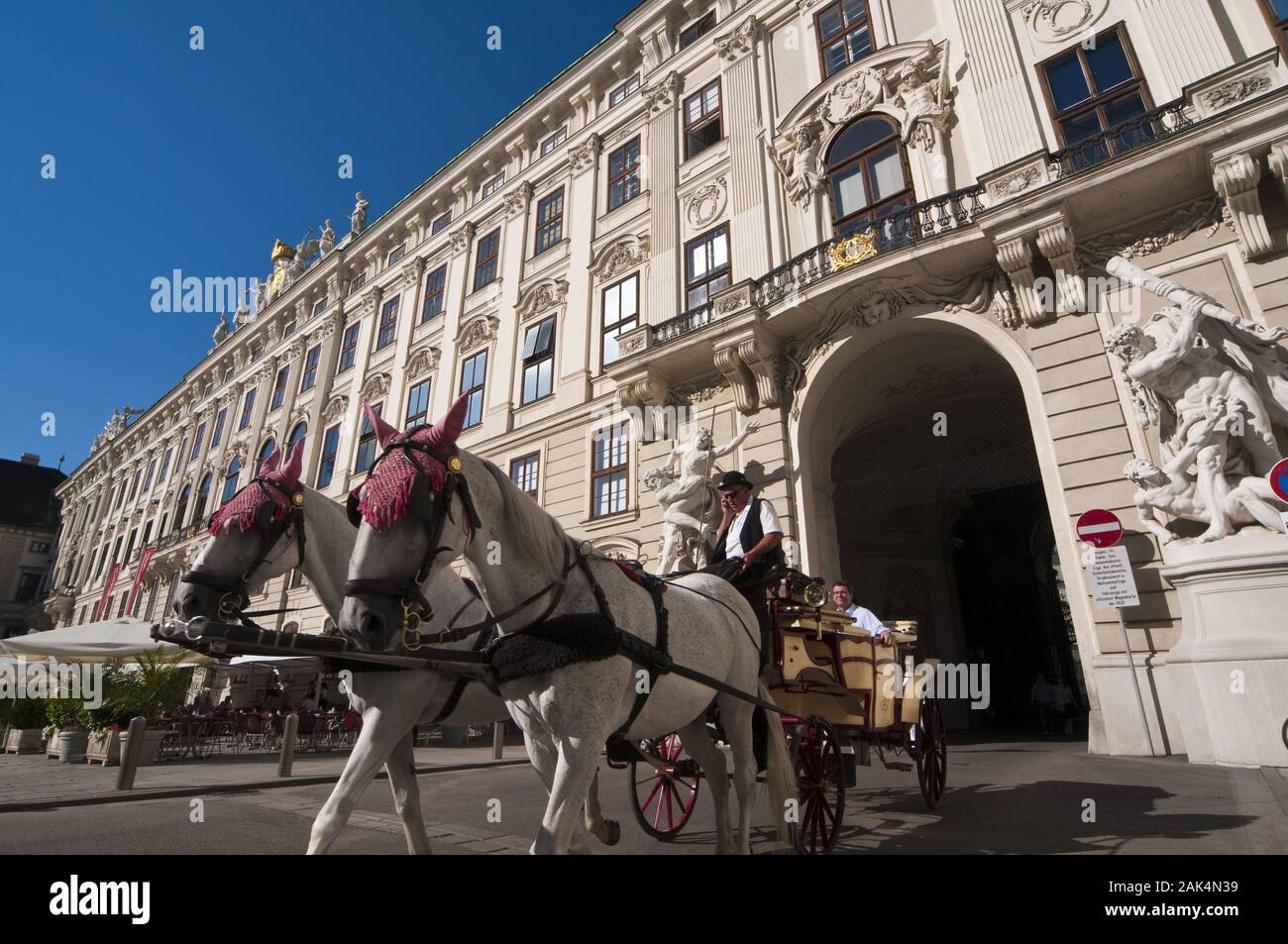 Fiaker vor der Hofburg, Wien, Österreich | usage worldwide Stock Photo ...