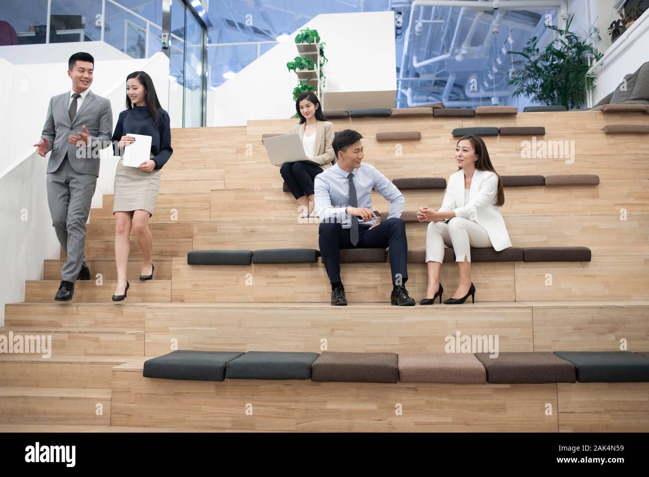 Chinese business people in lecture hall Stock Photo - Alamy