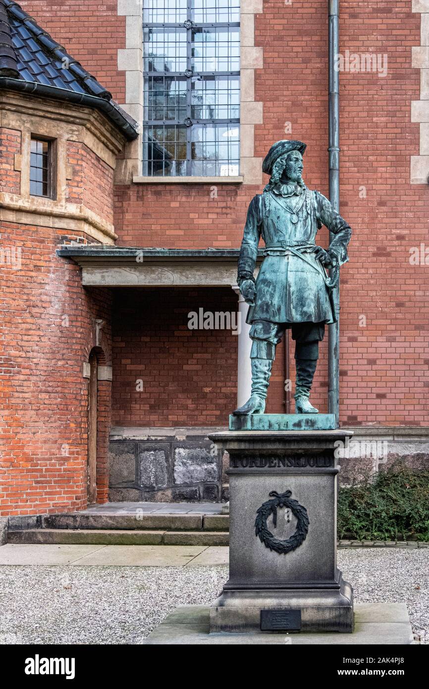 Bronze statue of Vice Admiral Peter Tordenskjold outside Holmens kirke ...