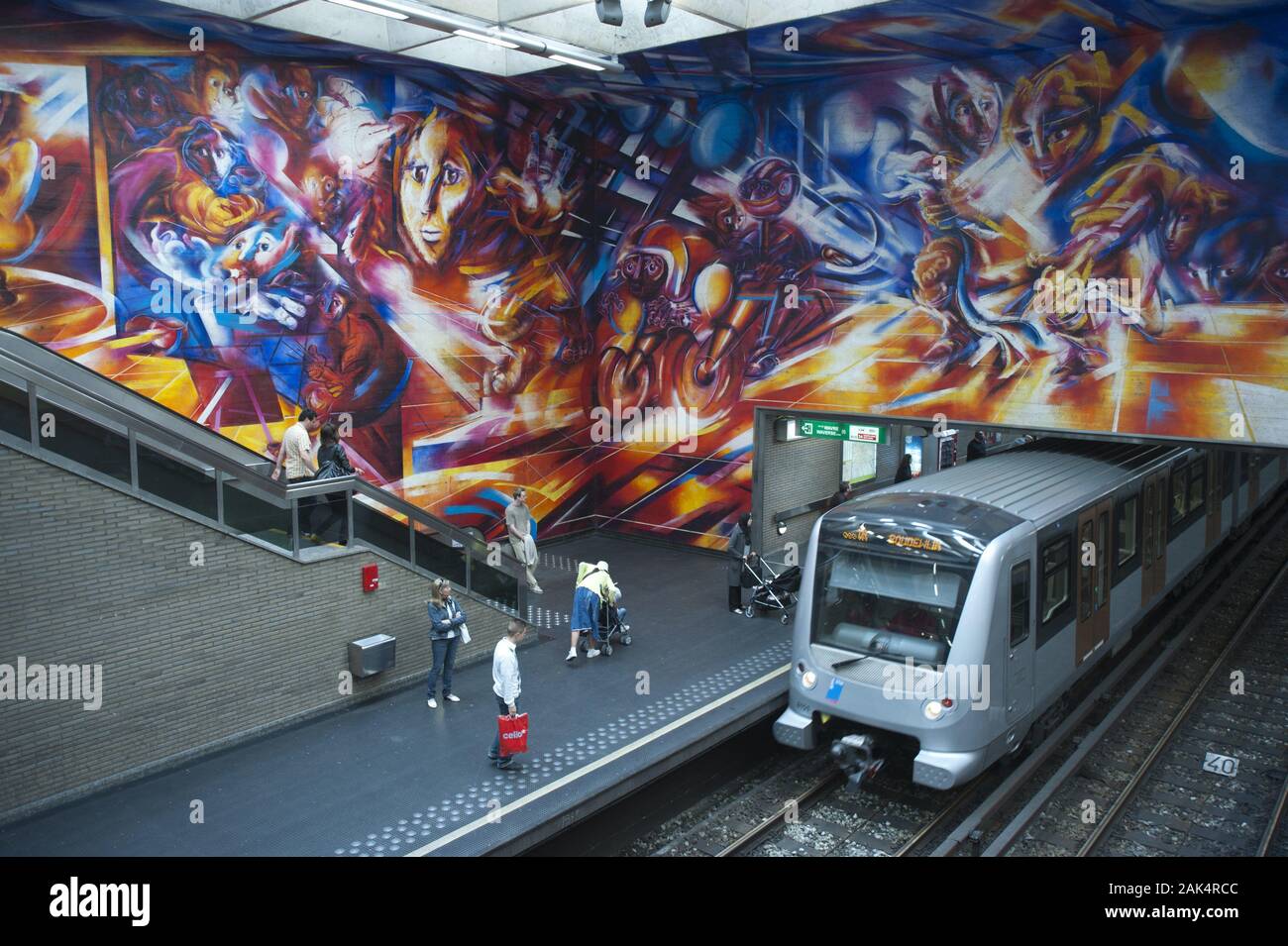 Notre temps hi-res stock photography and images - Alamy