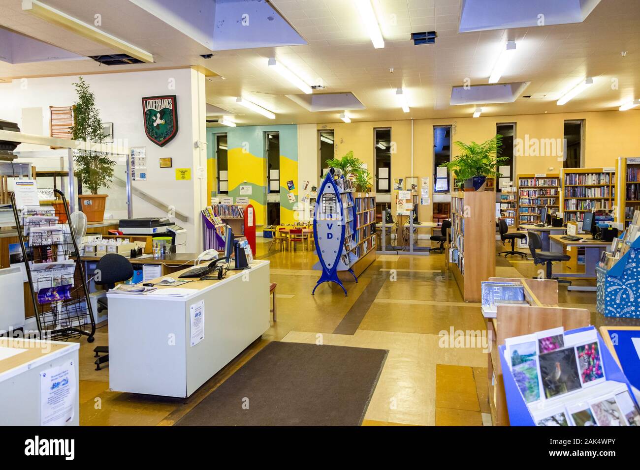 Interior library book shelves hi-res stock photography and images - Alamy