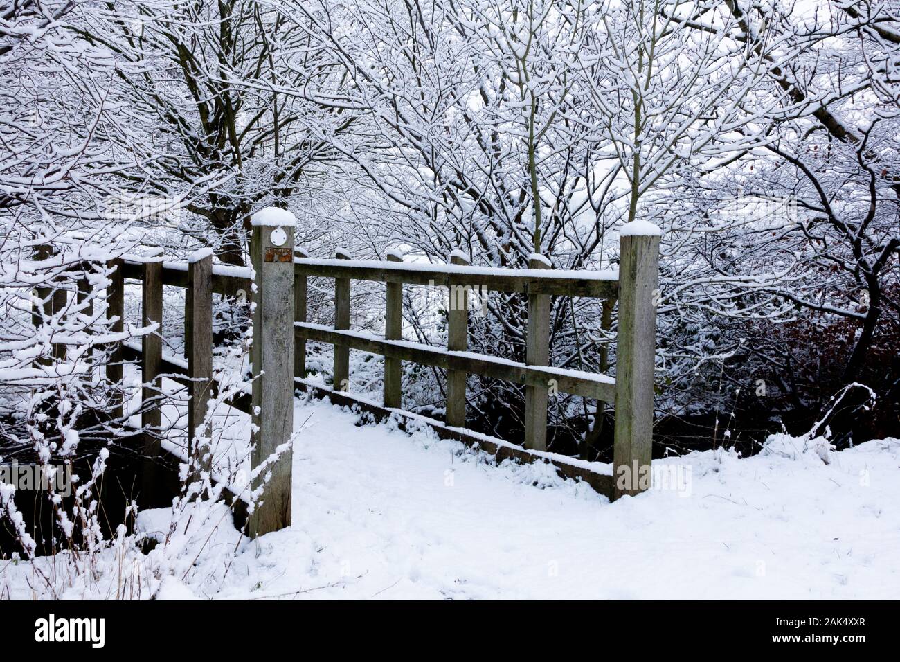 Wooden Bridge in winter snow. The bridge is at Tong Park, Baildon Stock ...