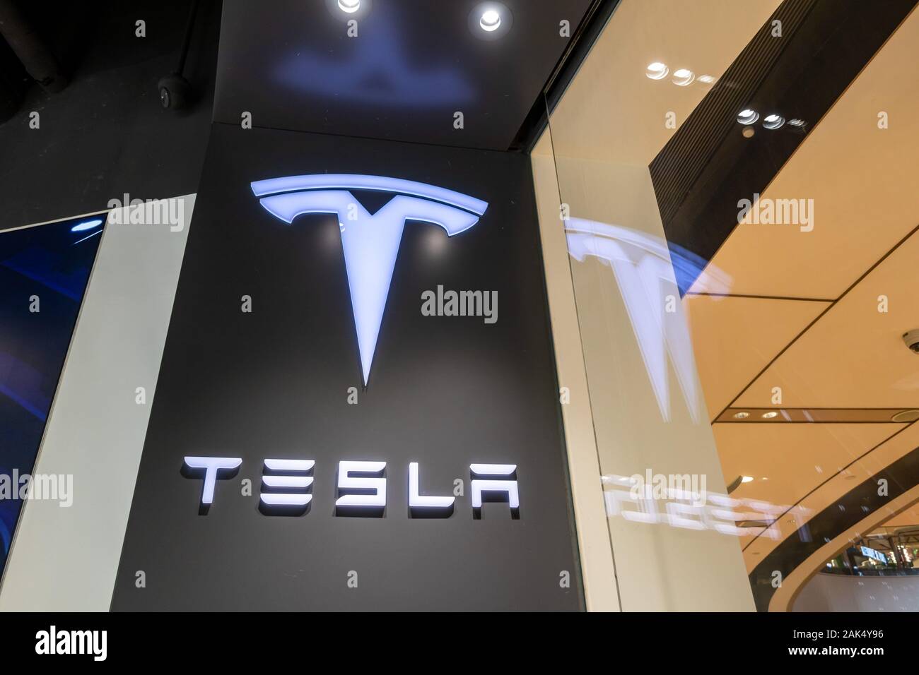 Tesla in china hi-res stock photography and images - Alamy