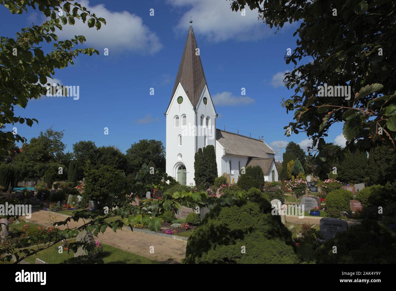 Amrum: Kirche St. Clemens und Friedhof in Nebel, Nordseekueste | usage ...