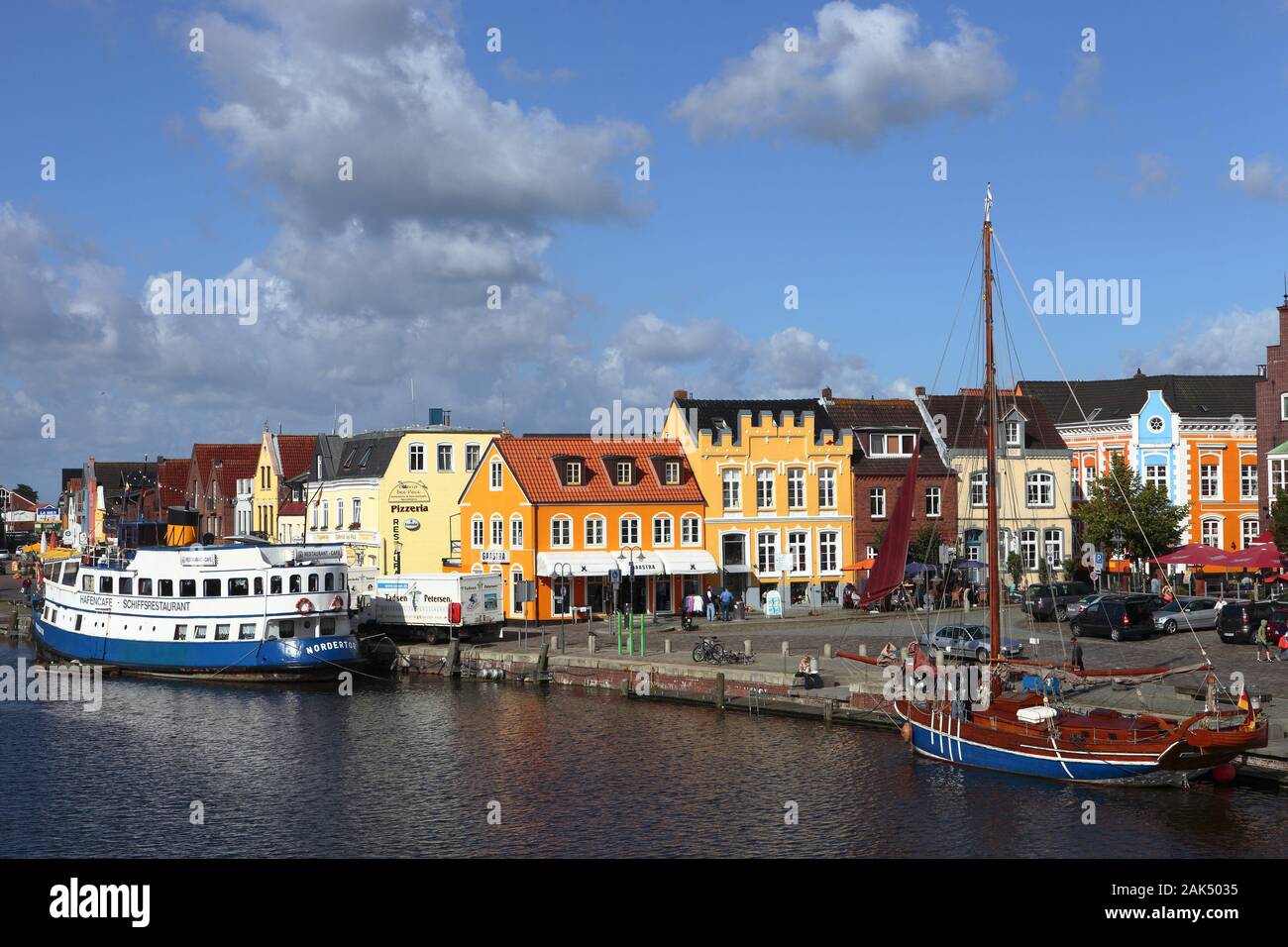 Husumer Hafenpromenade, Nordseekueste | usage worldwide Stock Photo - Alamy