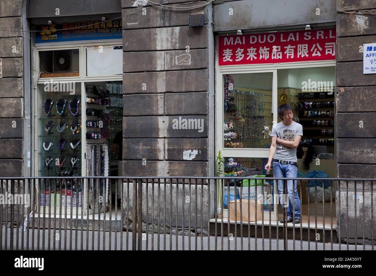 Chinatown im Stadtteil Esquilin, Rom | usage worldwide Stock Photo - Alamy