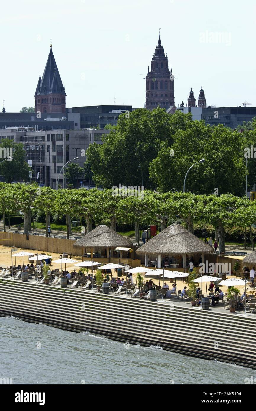 "Mainzer Strand" am Rheinufer in Mainz, Frankfurt | usage worldwide ...