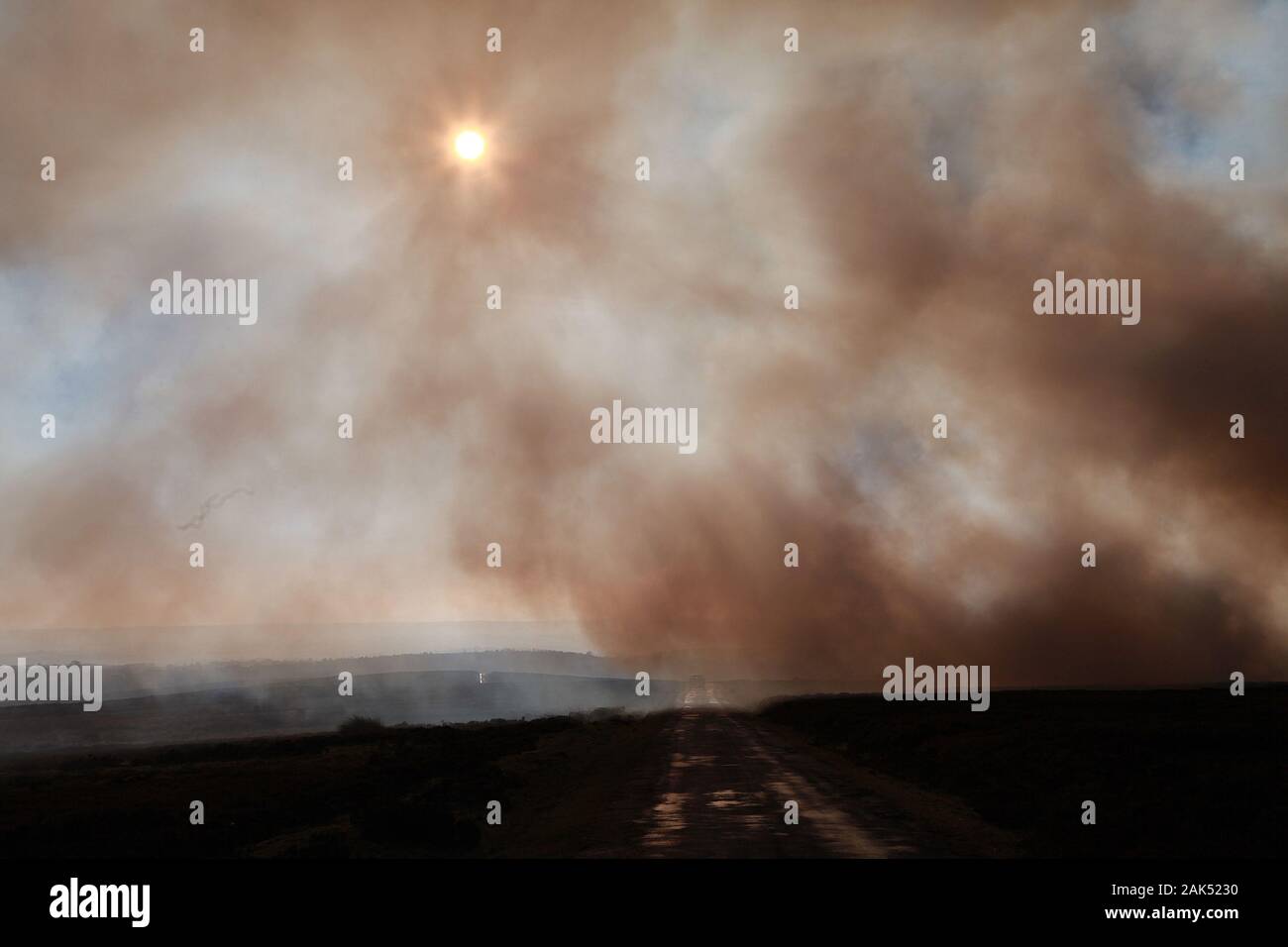 Wildfires australia fire flames bush bush fire hi-res stock photography ...