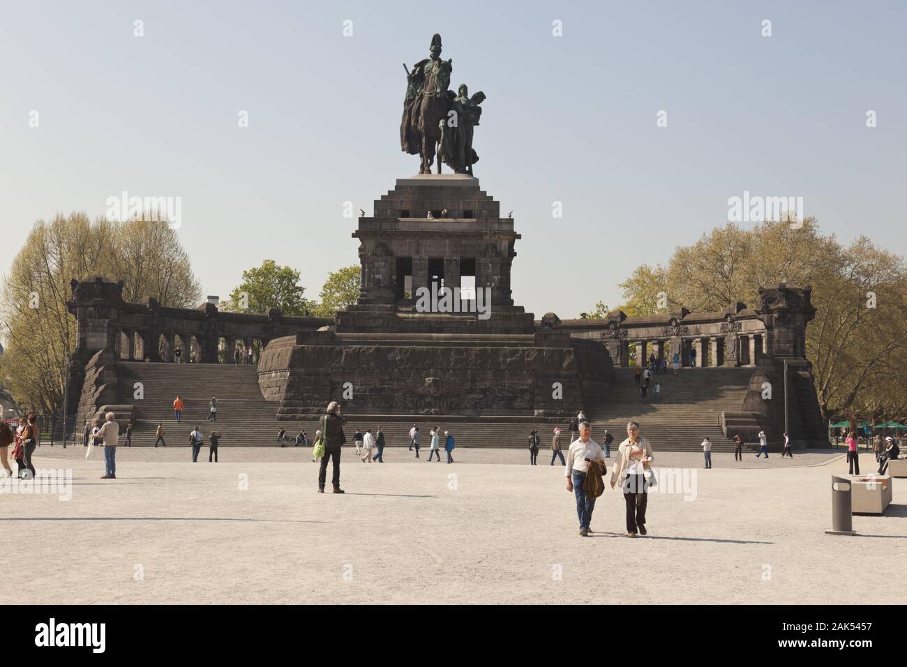 Koblenz: Kaiser-Wilhelm-Denkmal am Deutschen Eck, Mosel | usage ...