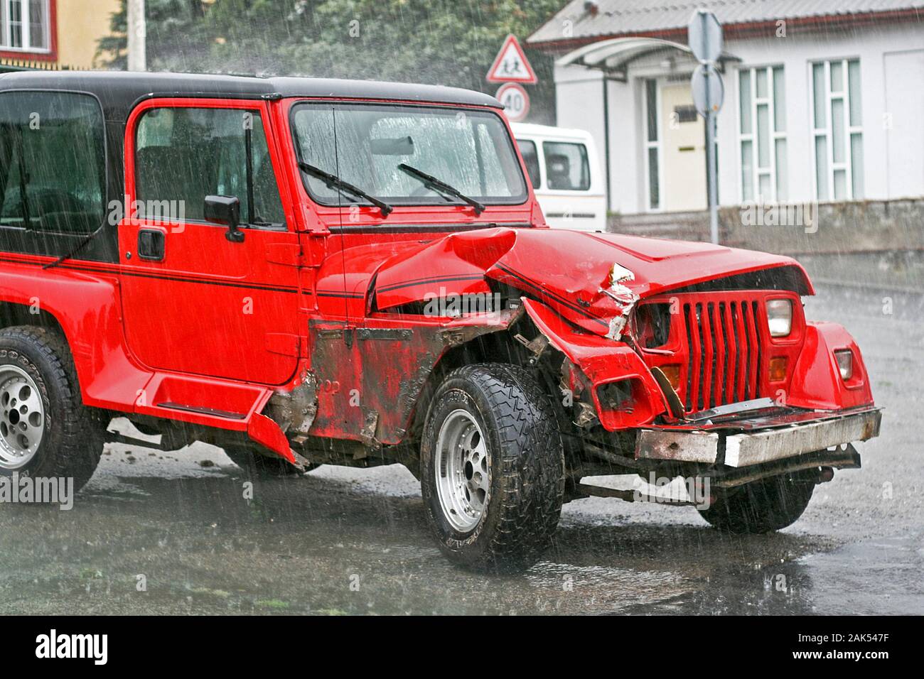 Crashed red SUV in traffic terrific accident Stock Photo - Alamy