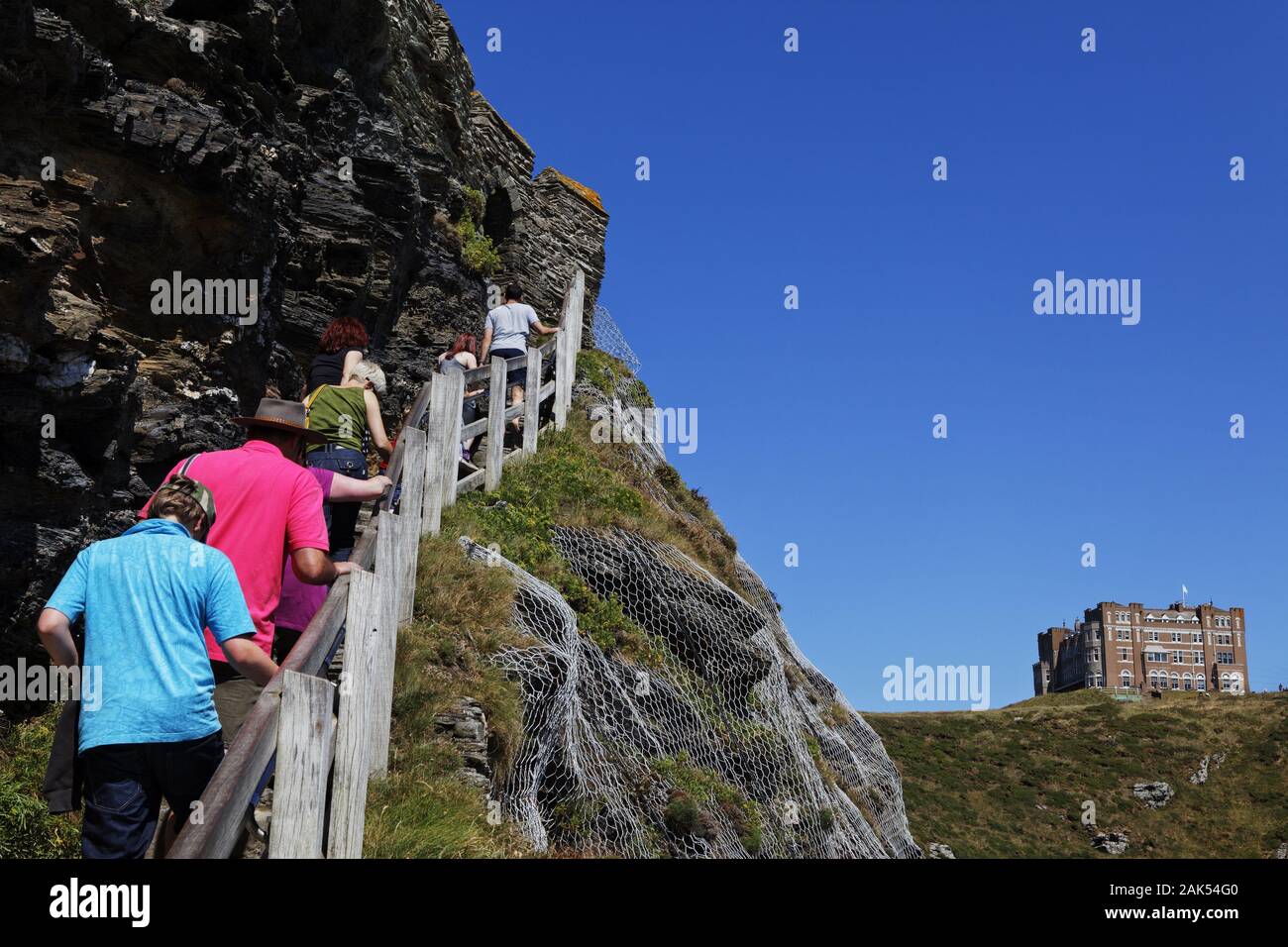 Tintagel: auf dem Weg zur Burgruine Tintagel Castle, Suedengland ...