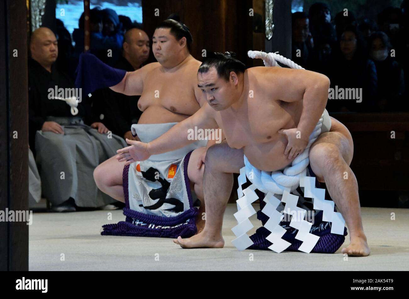 Tokyo, Japan. 07th Jan, 2020. Mongolian grand sumo champion Yokozuna ...