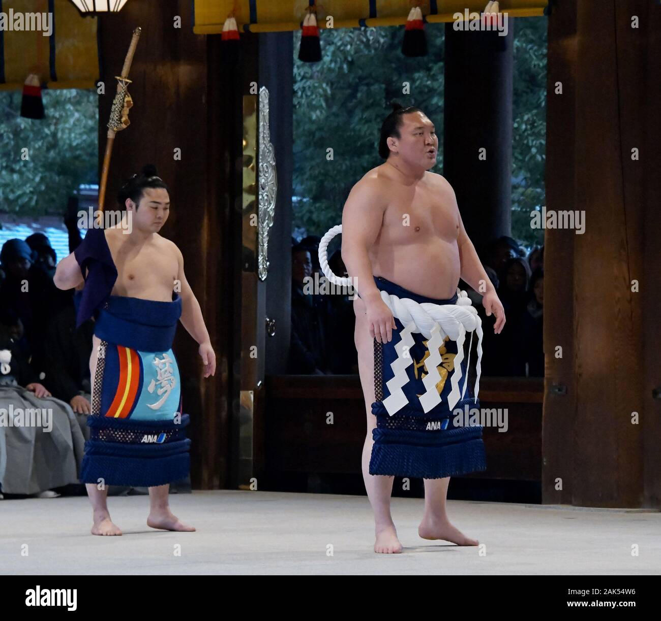 Tokyo, Japan. 07th Jan, 2020. Mongolian grand sumo champion Yokozuna ...