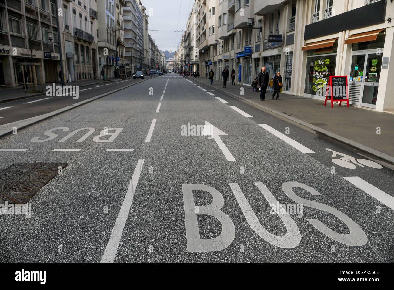 Tcl bus hi-res stock photography and images - Alamy